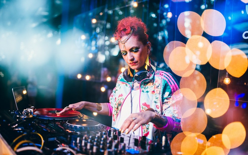 As DJs Donna e Janna comandam a Moranga nesta quarta (16/9) | Metrópoles