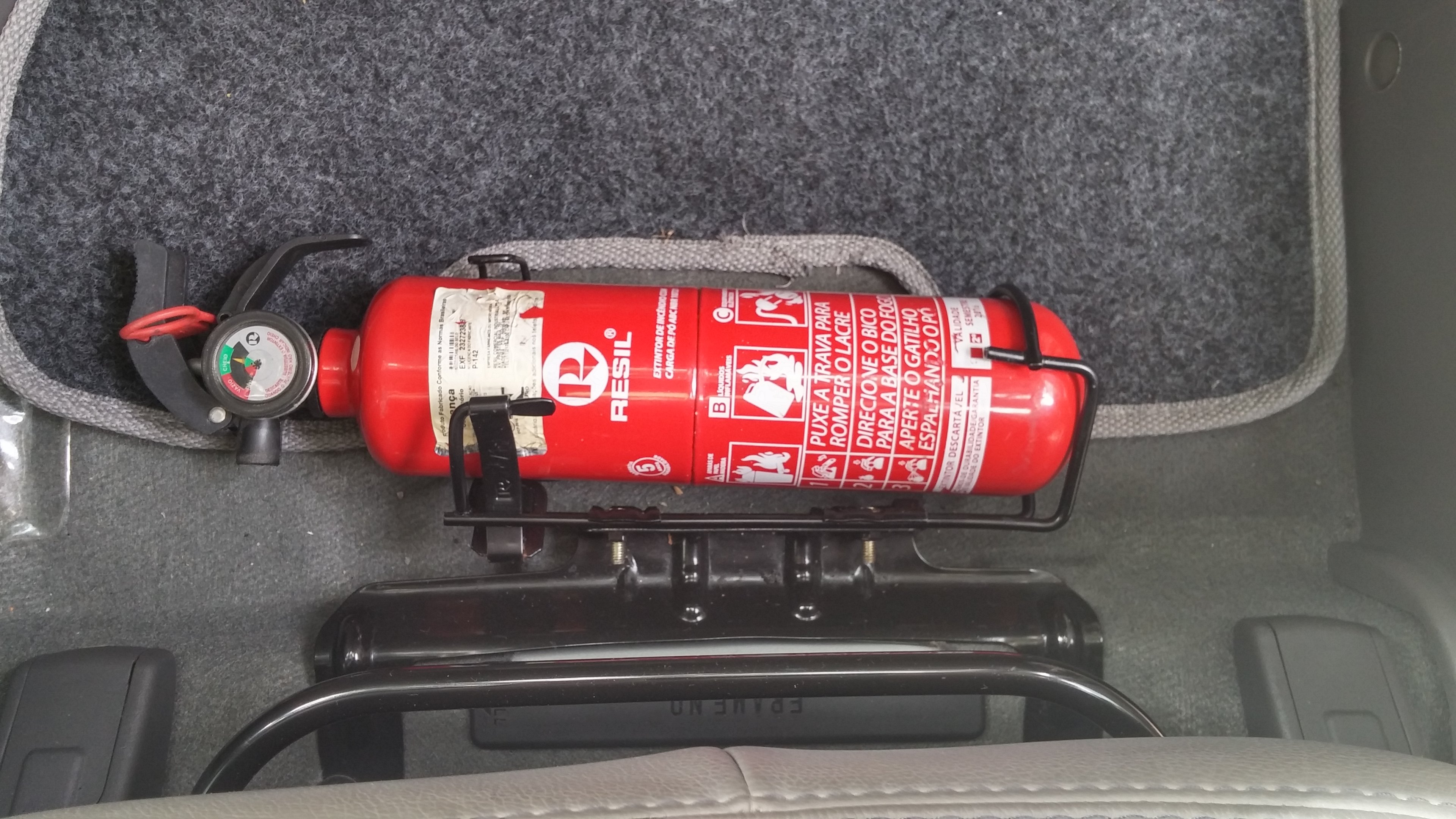 Uso de extintor em carros se torna opcional | Metrópoles