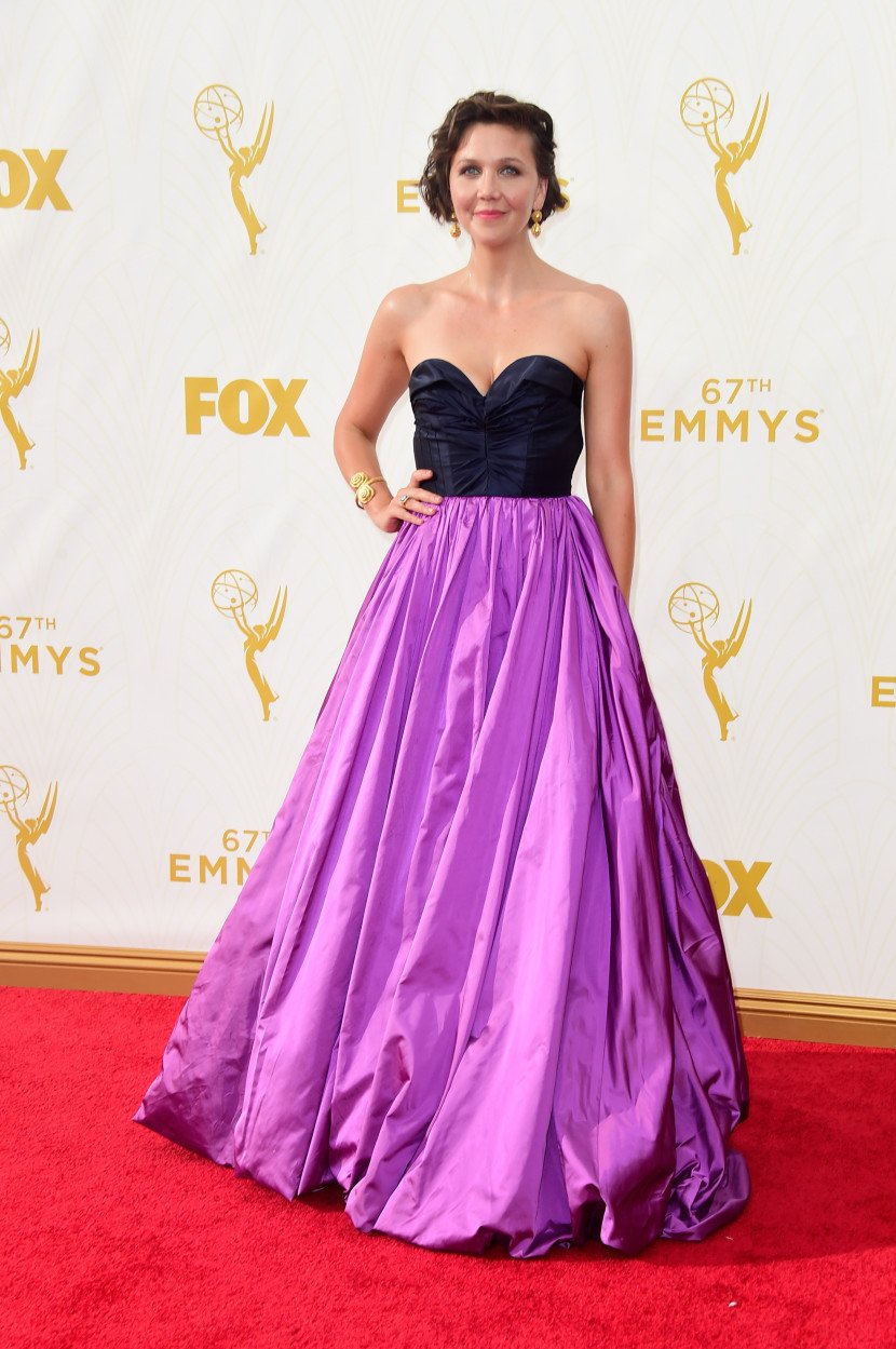 Veja os looks que passaram pelo tapete vermelho do Emmy
