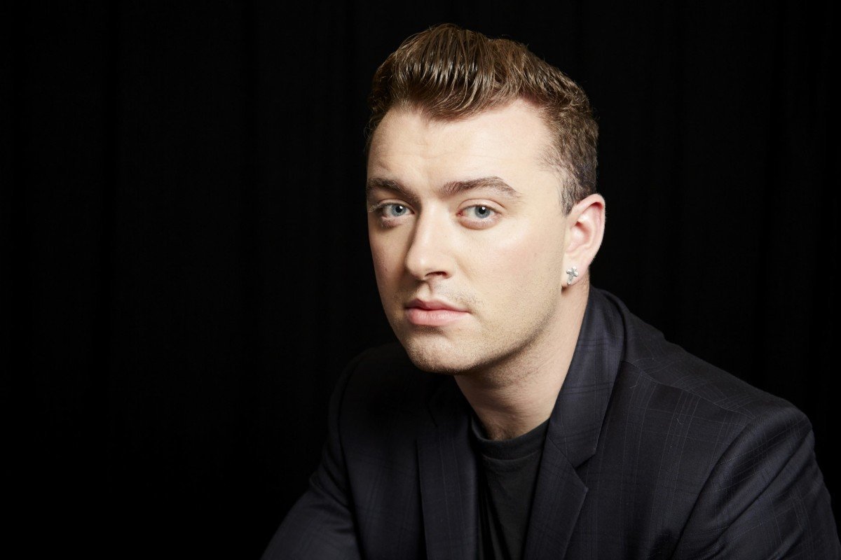 Sam Smith cria um tema de 007 grandiloquente e kitsch como deve ser ...