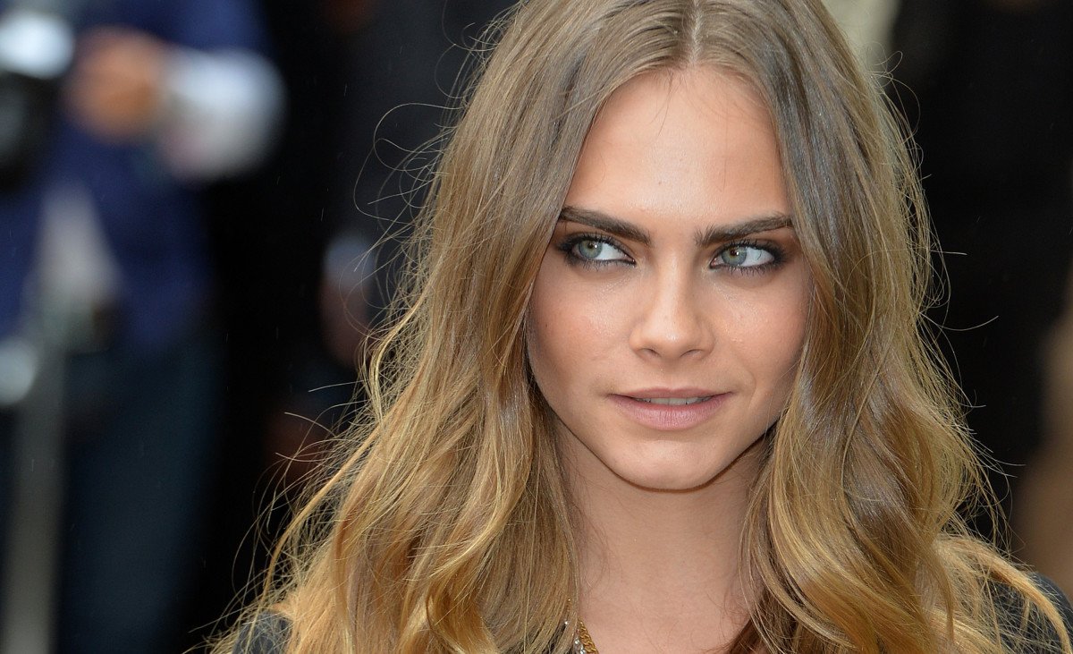 No Brasil, Cara Delevingne aprende a falar “lacrar” e diz que não vai ...