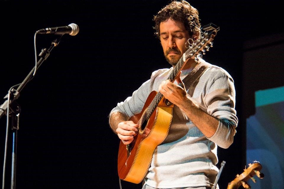 Cacai Nunes explora a versatilidade da viola em dois shows | Metrópoles