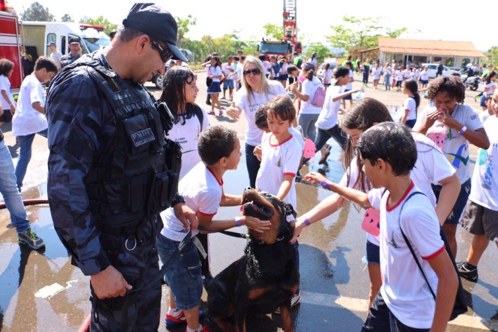 Dia de festa para as crianças no Batalhão do Lago Sul | Metrópoles