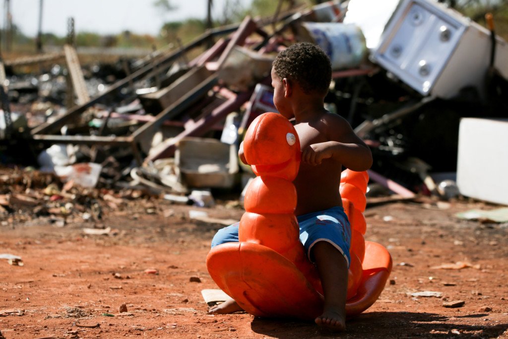 Cuide das suas crianças, mas não se esqueça daquelas que vivem nas ruas ...