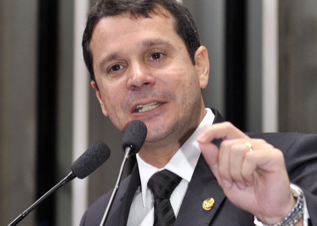 “Nem Lula, nem Bolsonaro”, diz Reguffe sobre condição para nova sigla ... “Nem Lula, nem Bolsonaro”, diz Reguffe sobre condição para nova sigla ...