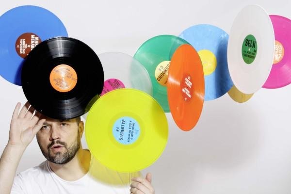 O DJ alemão Daniel Haaksman discoteca pela primeira vez em Brasília ...