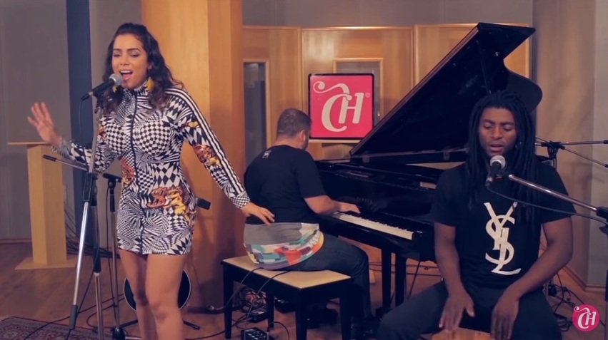 Para dançar de rostinho colado. Anitta reinventa o hit “Bang” em versão ...