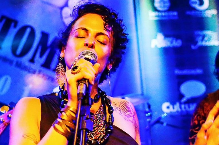 Banda Quinta Essência canta as divas no Velvet Pub | Metrópoles