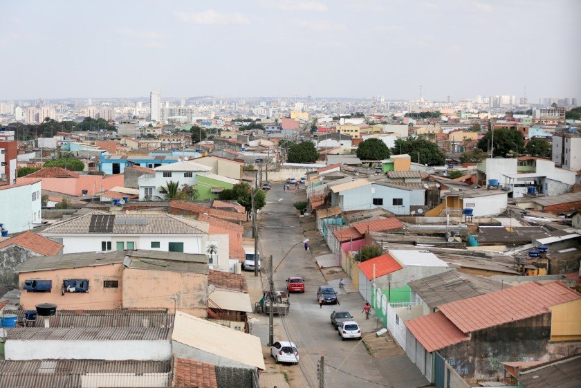 Ceilândia reflete o desafio nacional de levar a população à escola. Na ...