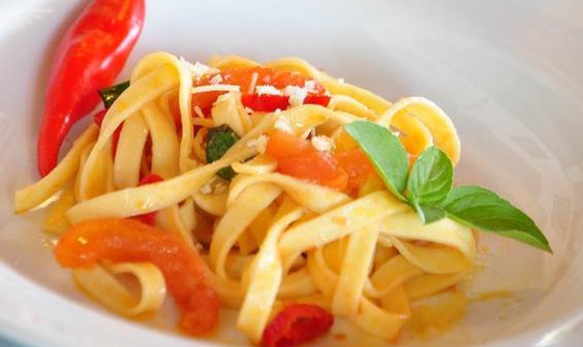 Receita: saiba como é feito um tagliarini arrabiata | Metrópoles