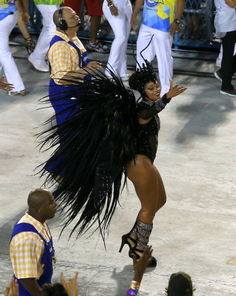 Juliana Alves samba pela Unidos da Tijuca com fantasia mais ousada que ...