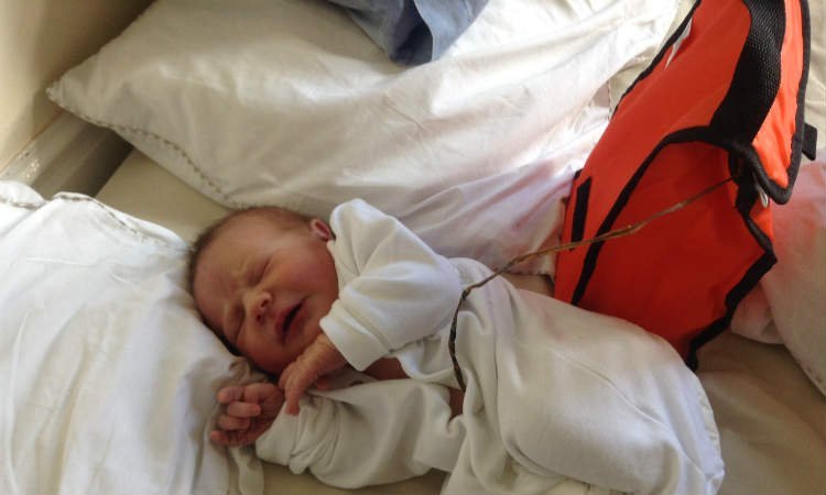 No “parto de lótus”, bebê permanece ligado à placenta após nascimento ...