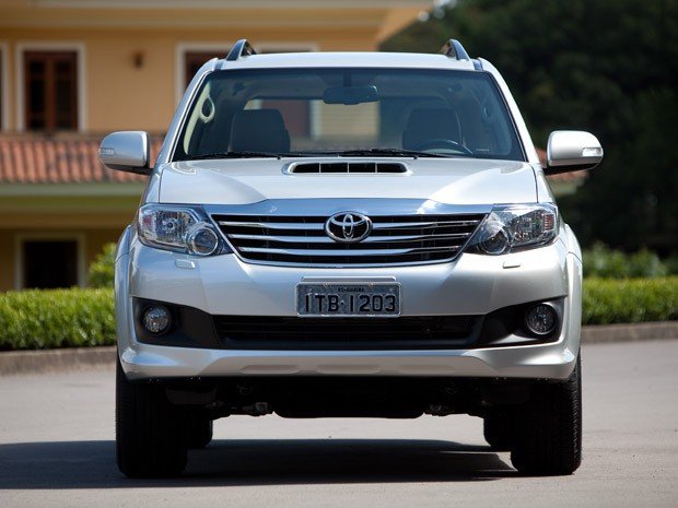 Toyota SW4 renovada chega às lojas. Mas preços a partir de R$ 205 mil ...