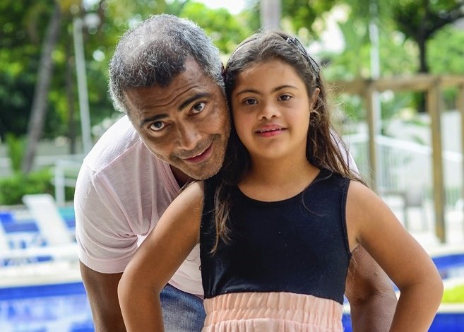 Livro “O mundo da Ivy – 11 anos de uma downzinha muito feliz” | Metrópoles