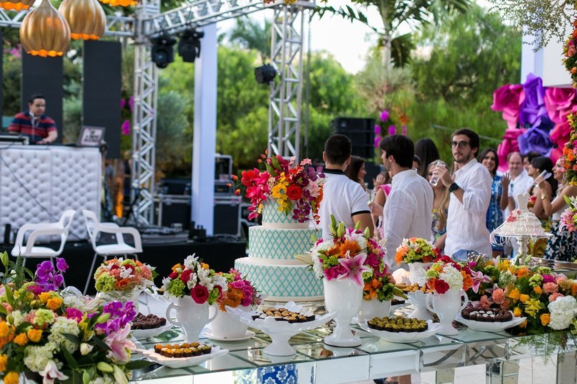 De prévia a festa luxuosa, os chá bares se tornaram grandes eventos ...