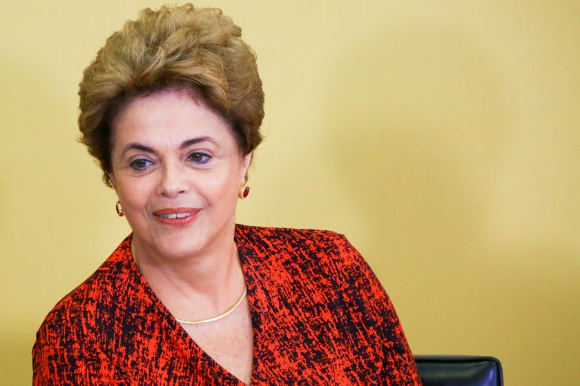 Dilma embarca para Porto Alegre para passar feriado com a família ...