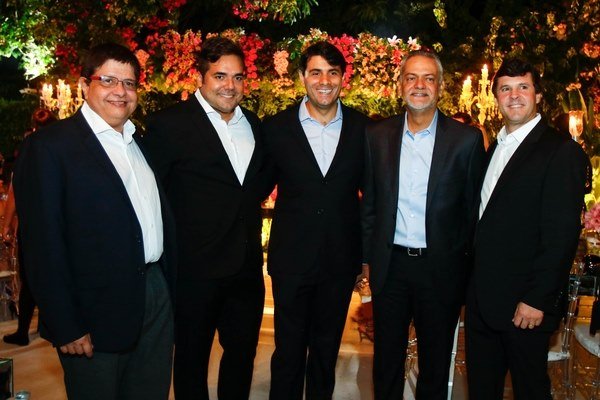 Tatá Canhedo e prefeito ACM Neto realizam noivado na capital | Metrópoles