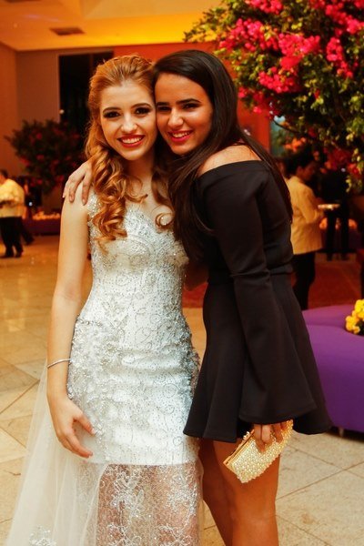 Maria Eduarda Cardoso celebra 15 anos com festa sofisticada | Metrópoles