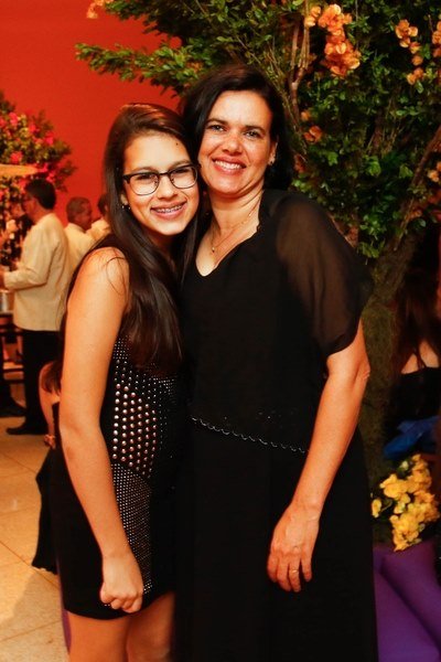 Maria Eduarda Cardoso celebra 15 anos com festa sofisticada | Metrópoles