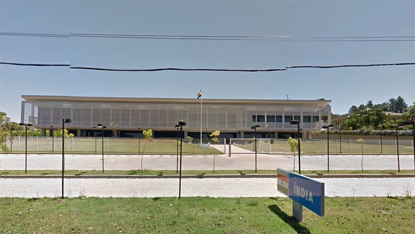 Tubulação se rompe e abre cratera de 5 m no Setor de Embaixadas ...