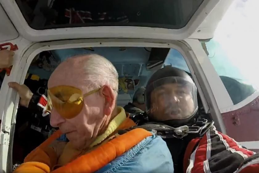 Homem casado com professora que o “violou” aos 13 anos pede divórcio ...