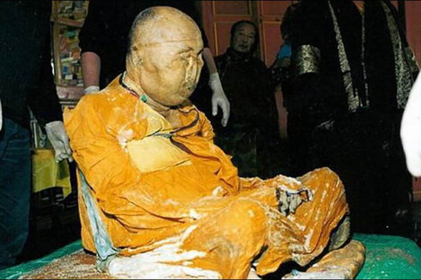 Vídeo mostra monge morto há 164 anos caminhando por templo budista