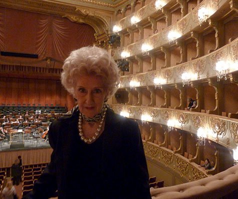 Asta Rose Alcaide, a Mulher-Ópera, era um luxo só | Metrópoles