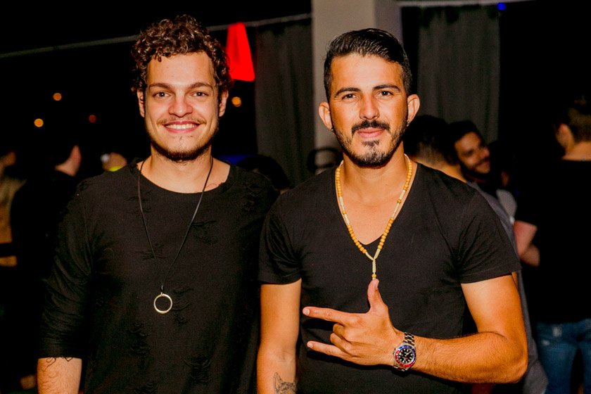 Gêmeos Ewerton comemoram aniversário ao som do DJ Gui Boratto | Metrópoles