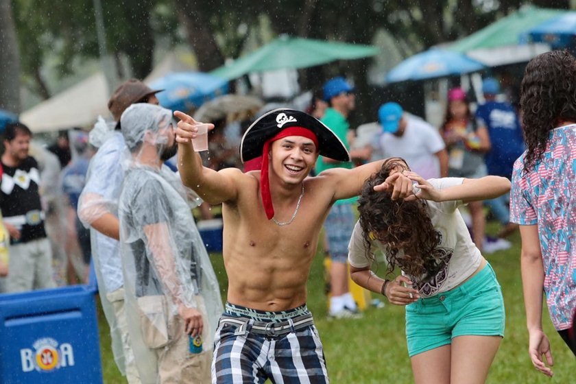 Galera sai de casa e, à noite, público do Suvaco da Asa chega a 40 mil | Metrópoles