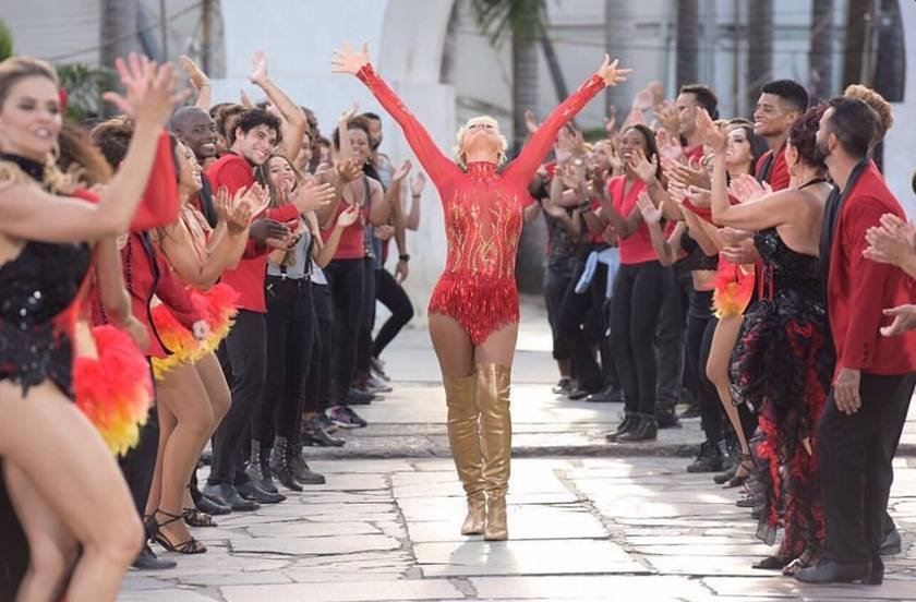Xuxa dá bronca em diretor do “Dancing Brasil” ao vivo | Metrópoles