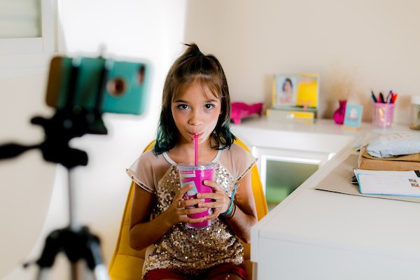 Para superar bullying, Rebecca AG, de 9 anos, cria canal no YouTube ...