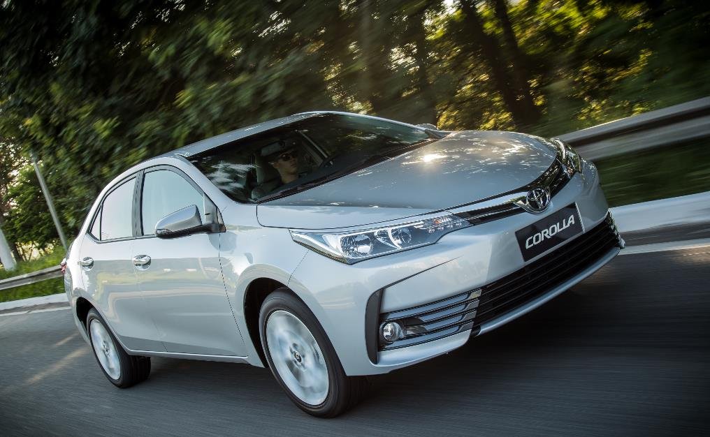 Corolla chega aos 50 anos e ganha controles de estabilidade e tração