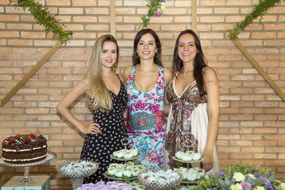 Débora Ribeiro celebra a chegada dos 30 anos com amigos e família ...