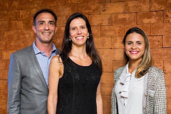 Lançamento de guia turístico de luxo reúne brasilienses e portugueses ...