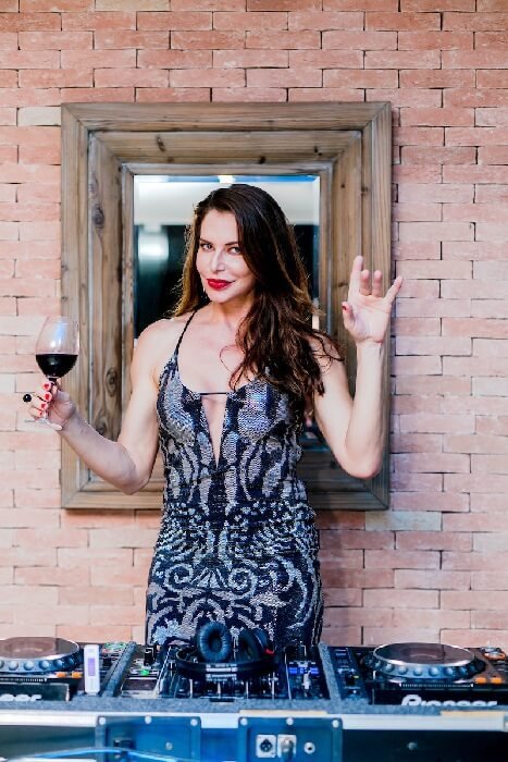 Amigas oferecem festa temática à aniversariante Ana Luiza Favato ...