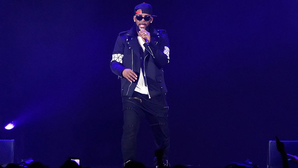 Rapper R. Kelly é acusado de manter um “culto” e aprisionar mulheres ...