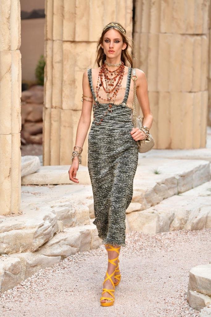 Chanel apresenta coleção Cruise 2017/18 inspirada na Grécia antiga