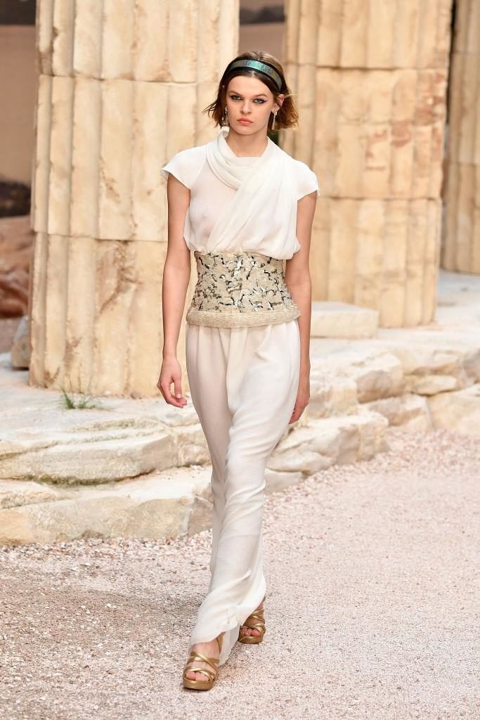 Chanel apresenta coleção Cruise 2017/18 inspirada na Grécia antiga ...