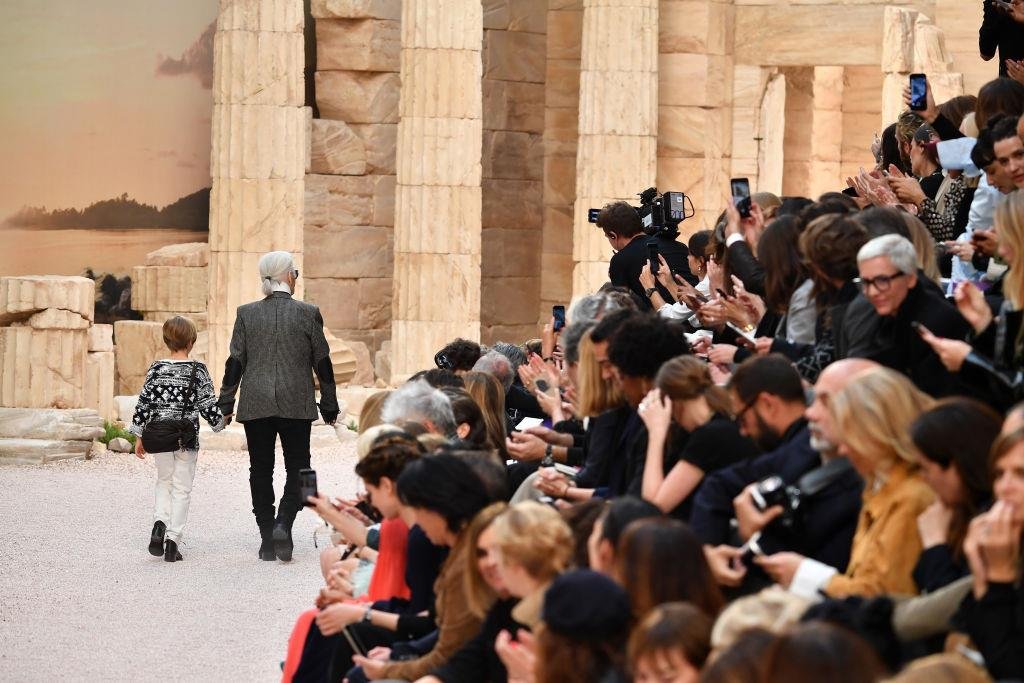 Chanel apresenta coleção Cruise 2017/18 inspirada na Grécia antiga