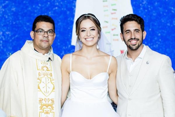 Helen Morais & Rafael Damas celebram o amor em casamento à beira lago
