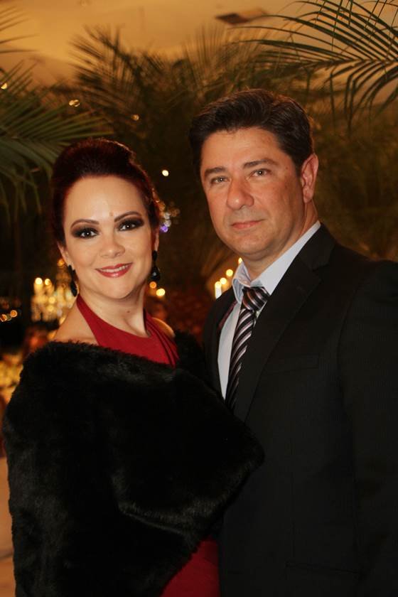 Cerimônia romântica marca casamento de Débora Maciel e Pedro Nakamura ...