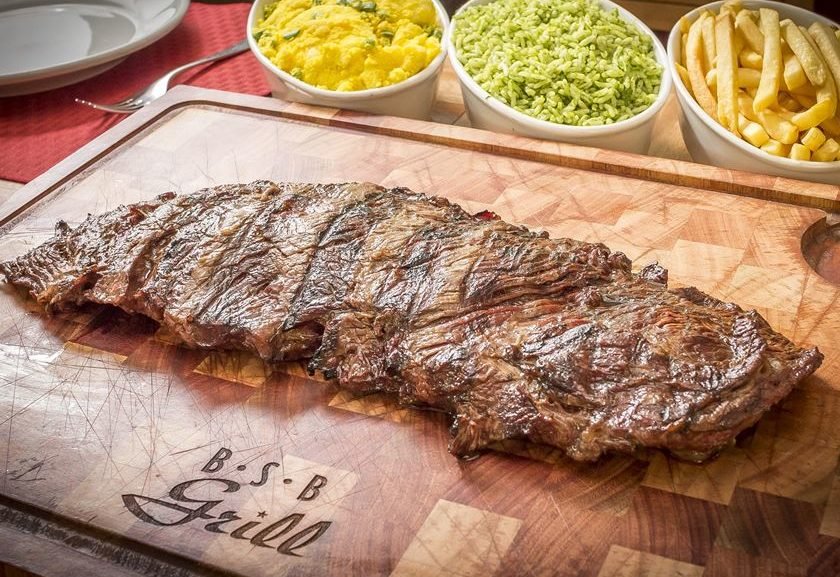 Fraldinha: aprenda como limpar e assar a peça inteira na brasa