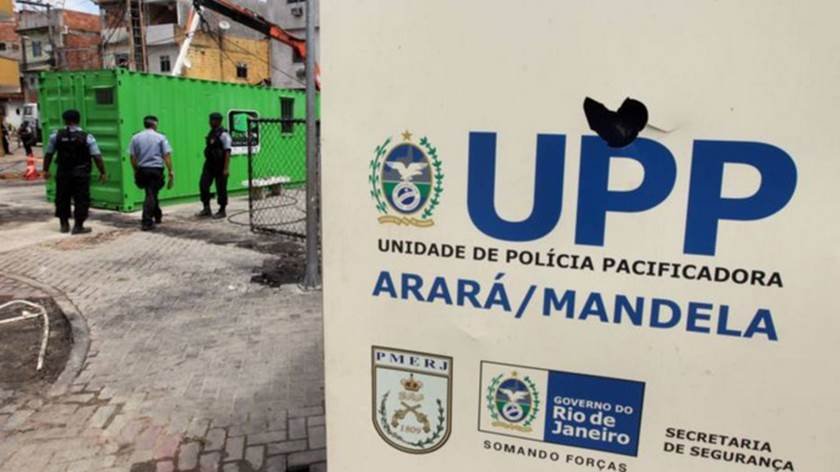 Rio vai remanejar 1/3 de PMs de UPP para atuar nas ruas | Metrópoles