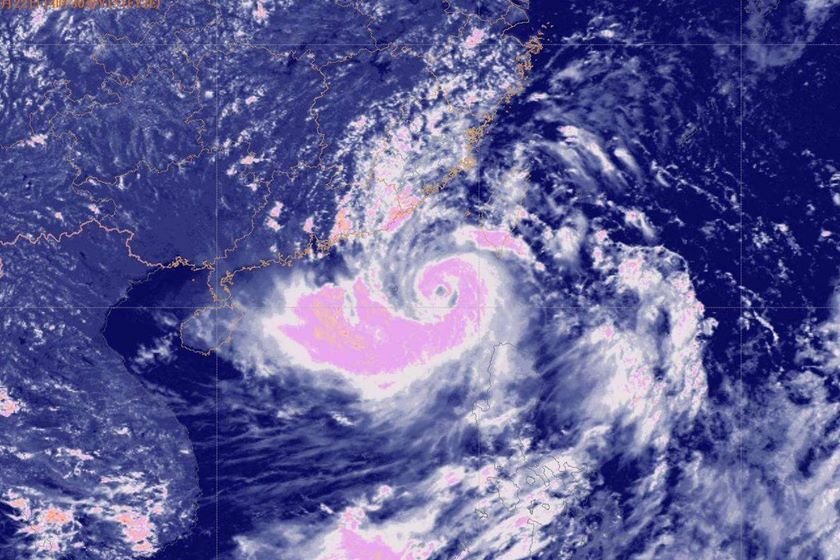 Tufão causa mortes em Macau e inundações em Hong Kong | Metrópoles