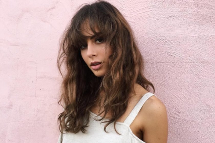 Sete mulheres incríveis de franjinha para você se inspirar