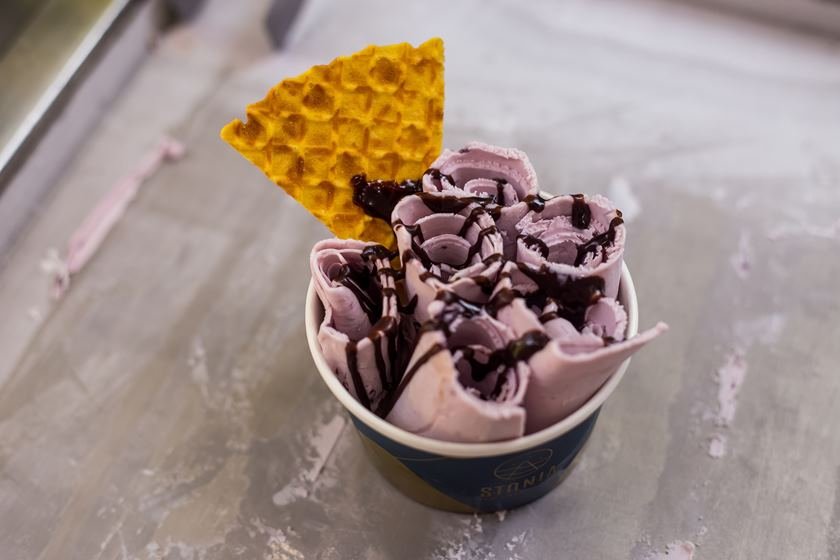 Stonia lança gelato roll, sorvete cremoso em forma de rolinhos | Metrópoles
