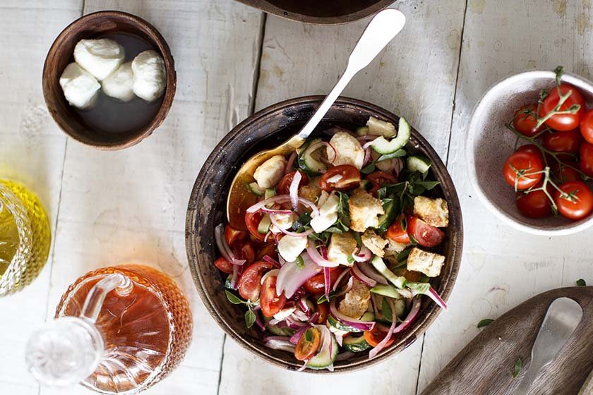 Aprenda a fazer a gostosa e refrescante salada italiana panzanella ...