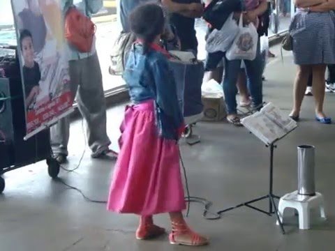 Será que a menina-pastora da Rodoviária é feliz? | Metrópoles