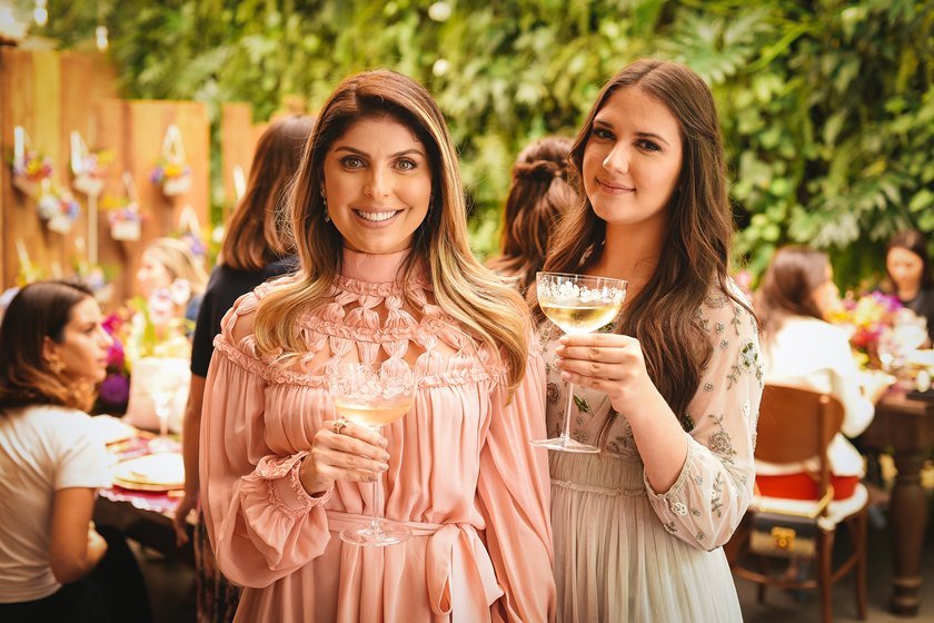 Andressa Mendonça e Mariana Cosac lançam novidades na Vestindo a Mesa
