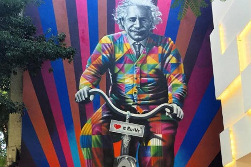 Pintura de Albert Einstein na Oscar Freire é apagada | Metrópoles